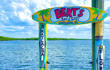 Matlacha Florida: Colorful Waterfront Village, Art Scene & Island ...